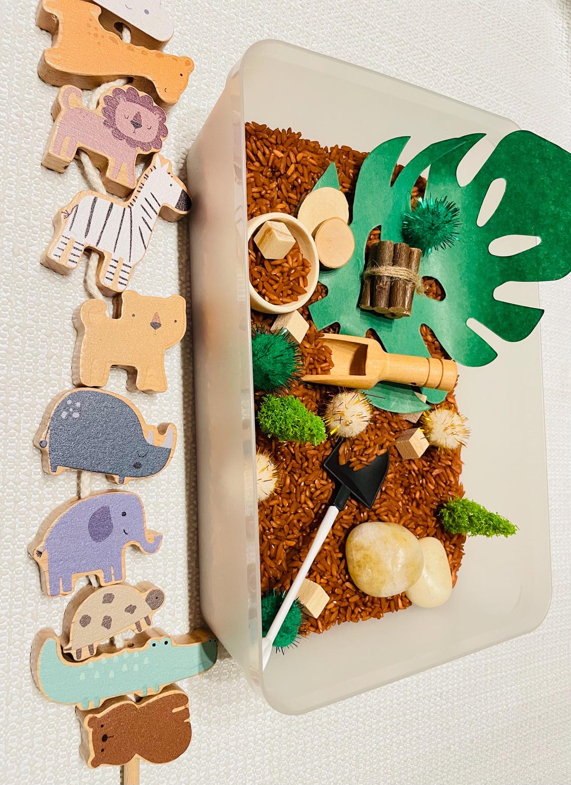 Jungle Safari Sensory Bin: Montessori Wild Animal Play - Etsy