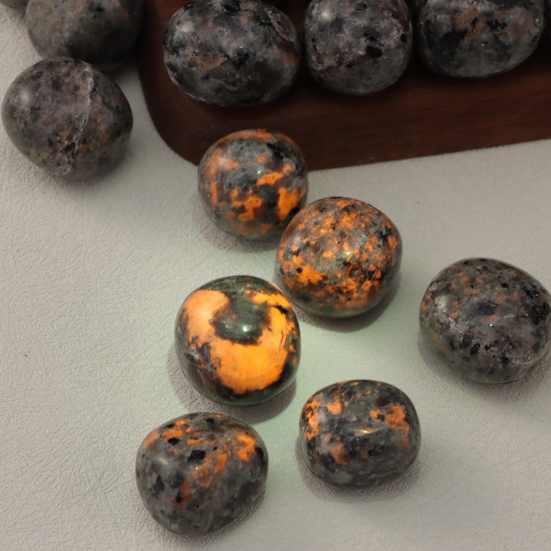 Yooperlite Stone, Yooperlite Raw, Fluorescent Sodalite, Unique ...