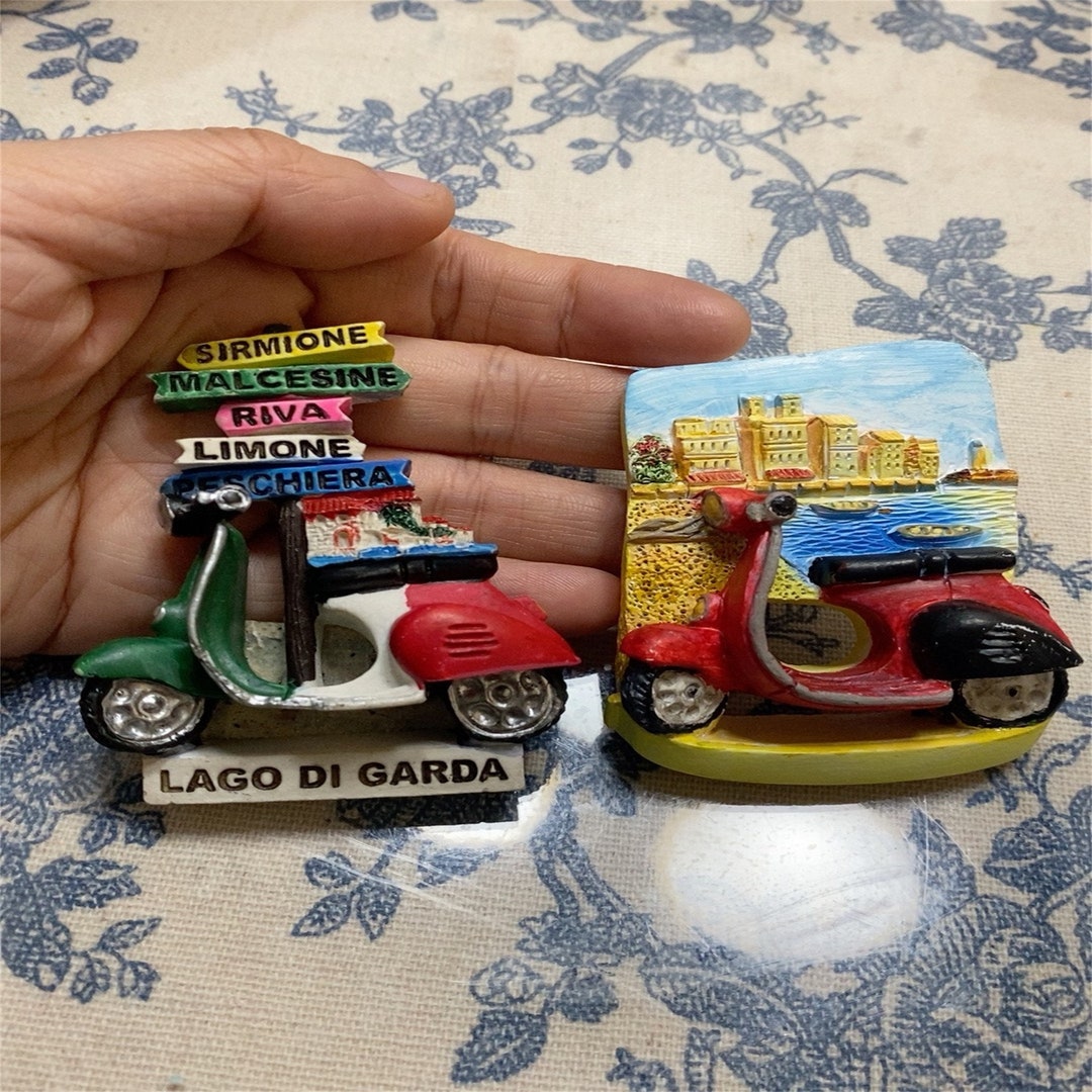 Handcrafted Resin Motorcycle Figurine: Vintage Bike Decor Sleek Resin ...