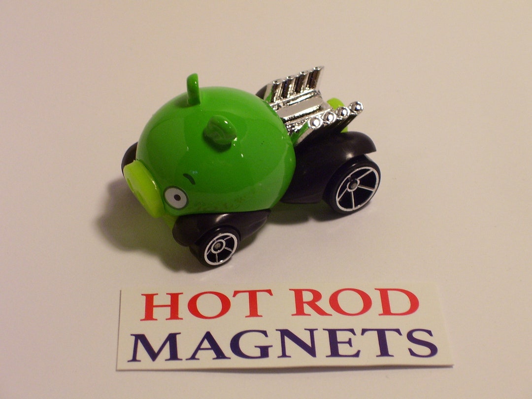Angry Birds - Minion Pig Magnet - Hot Rod, Refrigerator, Stocking ...