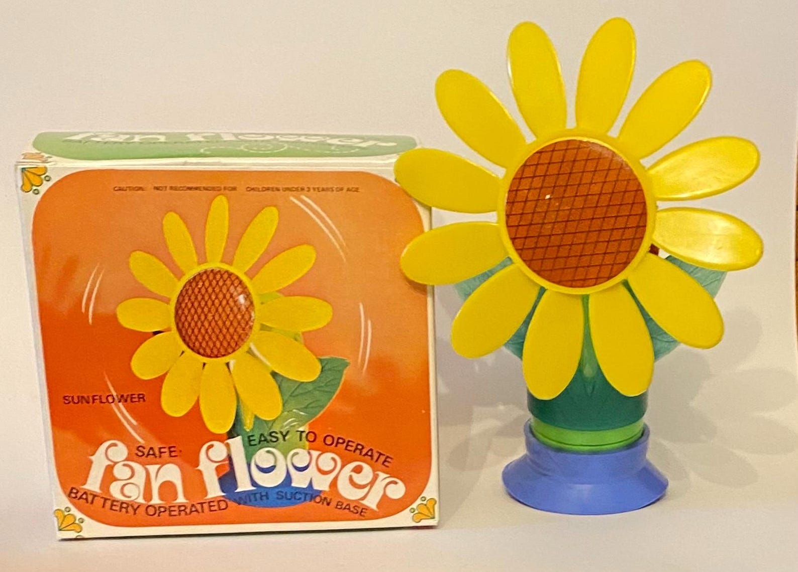 Mod 1960s Sunflower Flower Fan Kitschy Vintage Retro Groovy Mid Century ...