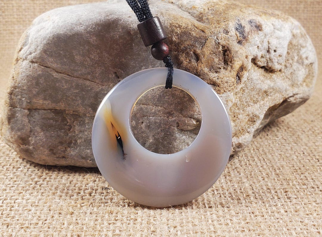 Agate Pendant, Circle Carving, Grounding Crystal - Etsy