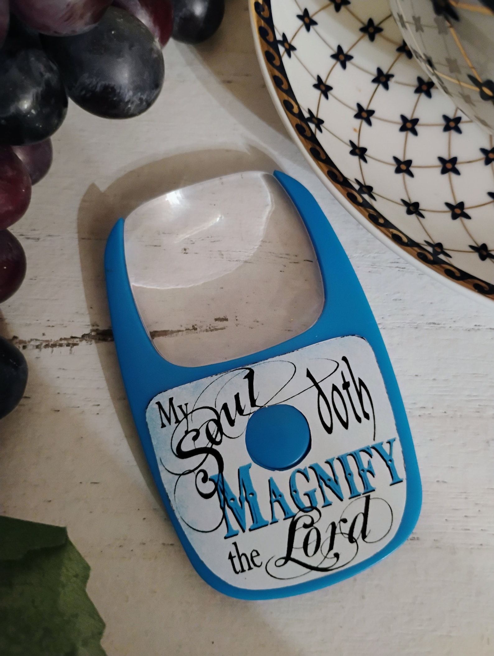 Magnify the Lord Magnifier Light / Pocket/purse Size Mini Magnifying ...