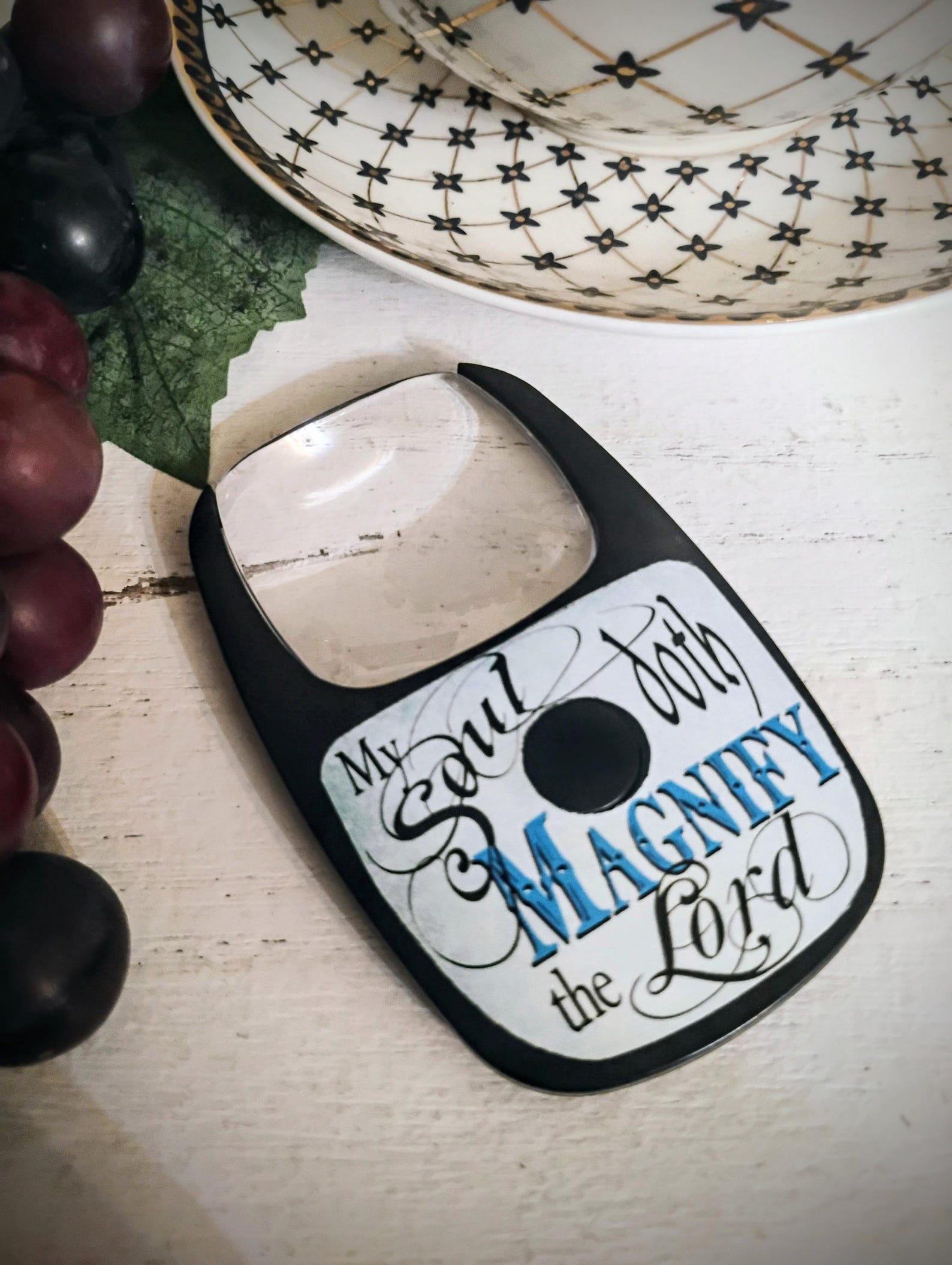 Magnify the Lord Magnifier Light / Pocket/purse Size Mini Magnifying ...