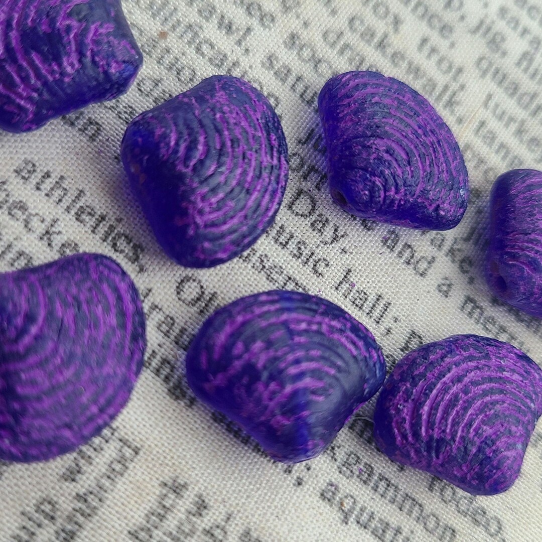 Clamshell Beads Sapphire With Etched Finish and Purple Wash 18x15mm 8 ...