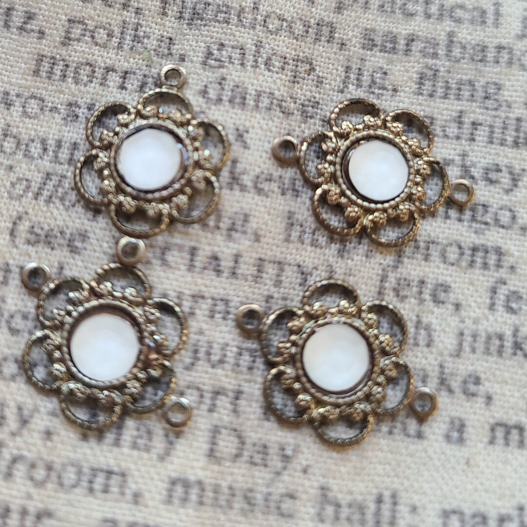 Matte White Peony Filigree 20ss Chatons Brass Ox Links 4 Pcs - Etsy