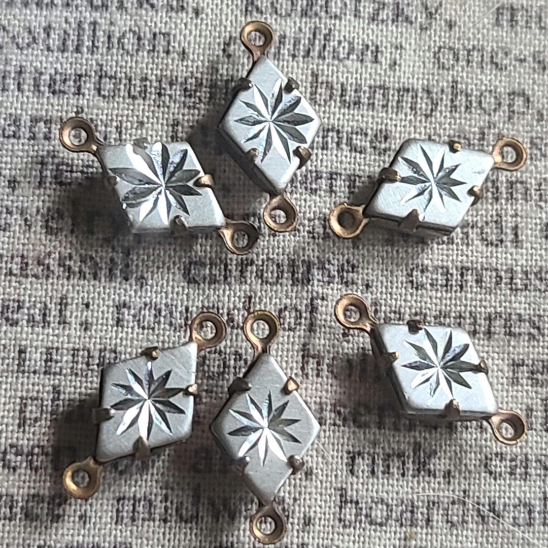 Silver Die Cut Aluminum Diamond or Kite Shape 10x7mm Connectors Two ...