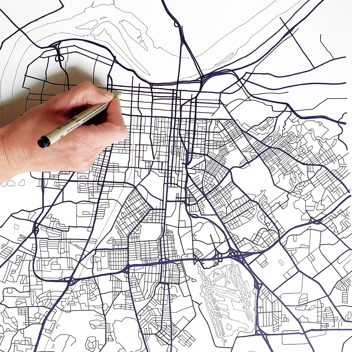 LOUISVILLE Map Street Map KENTUCKY City Map Drawing Black and White ...