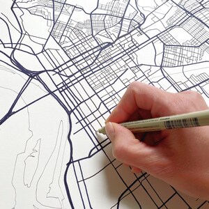 LOUISVILLE Map Street Map KENTUCKY City Map Drawing Black and White ...