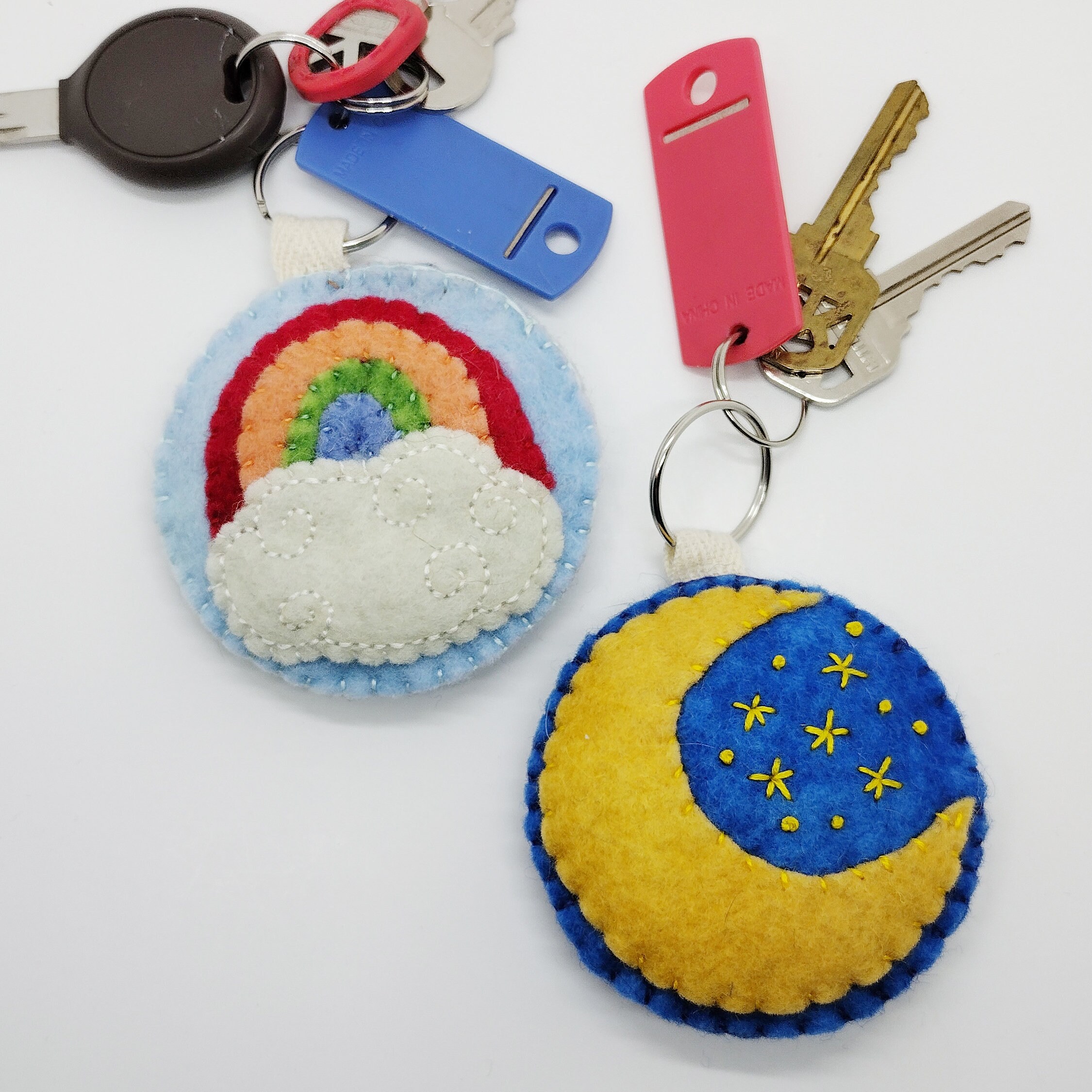 Rainbow Keychain, Felt Keychain Pattern, Sewing Gift Ideas, Sewing Gift ...