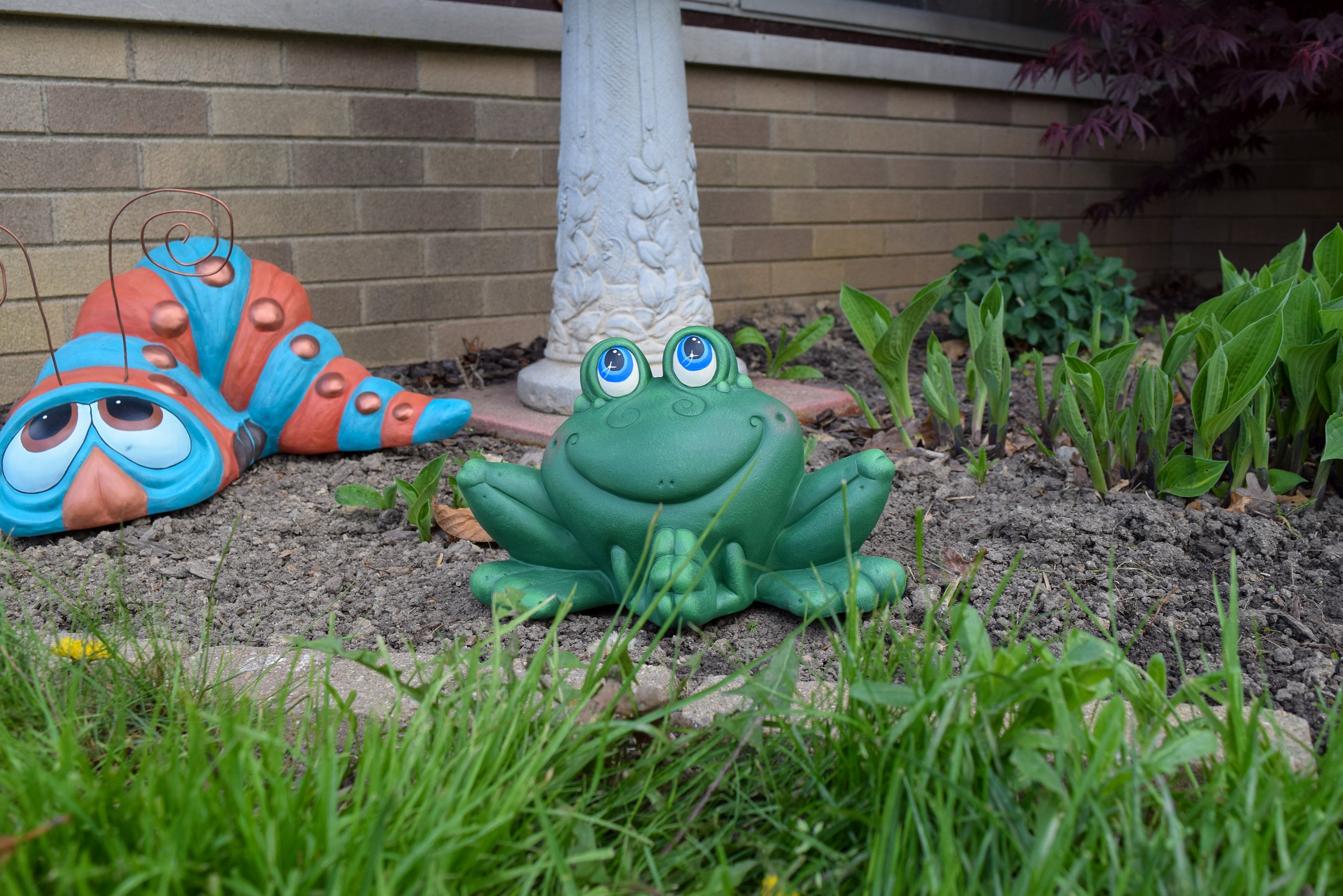 Jumbo Ceramic Smiling Green Tree Frog Figurine for Garden, Patio, and ...