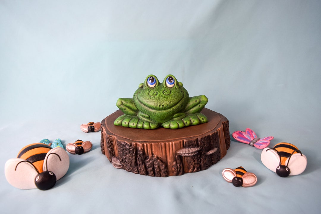 Friendly Smiling Green Tree Frog Ceramic Figurine | Yard Art | Garden ...