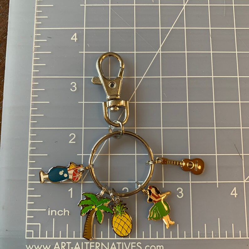 Hawaiian Luau Tiki Bar Keychain - Etsy