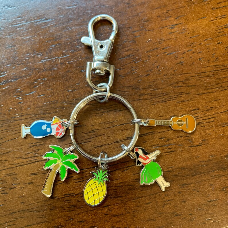 Hawaiian Luau Tiki Bar Keychain - Etsy