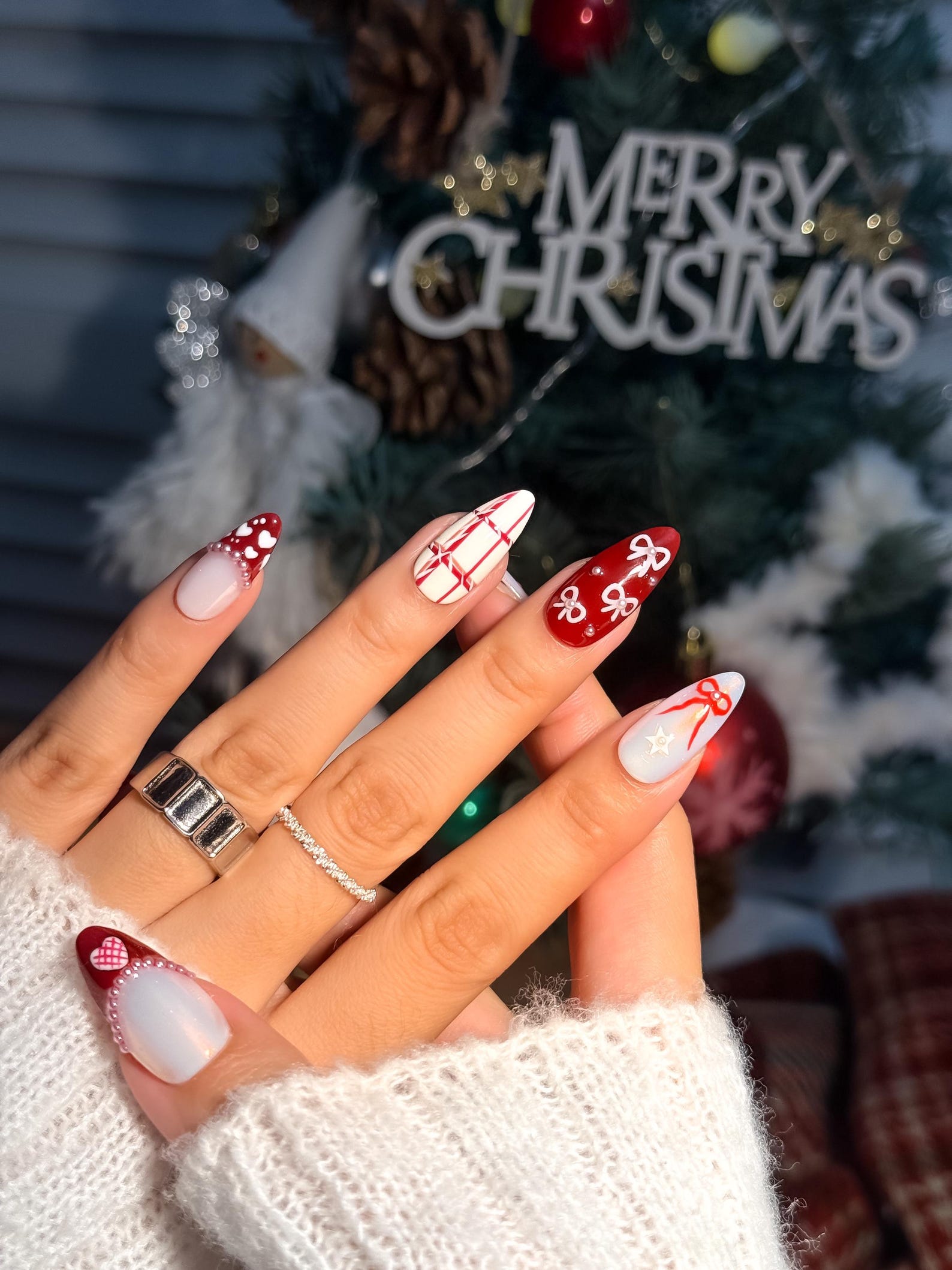 Hand-painted Christmas-themed Press on Nails, Colourful Winter Nail ...