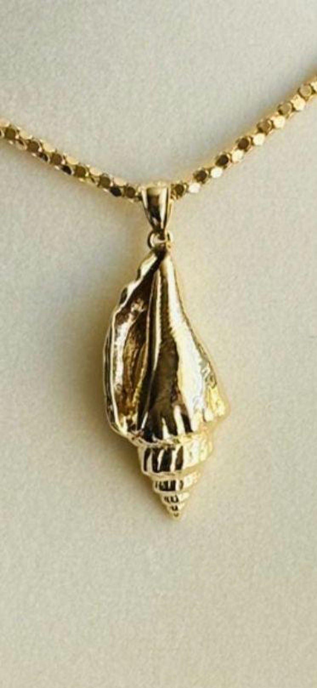 14 Karat Gold Handmade Conch Shell Pendant - Etsy