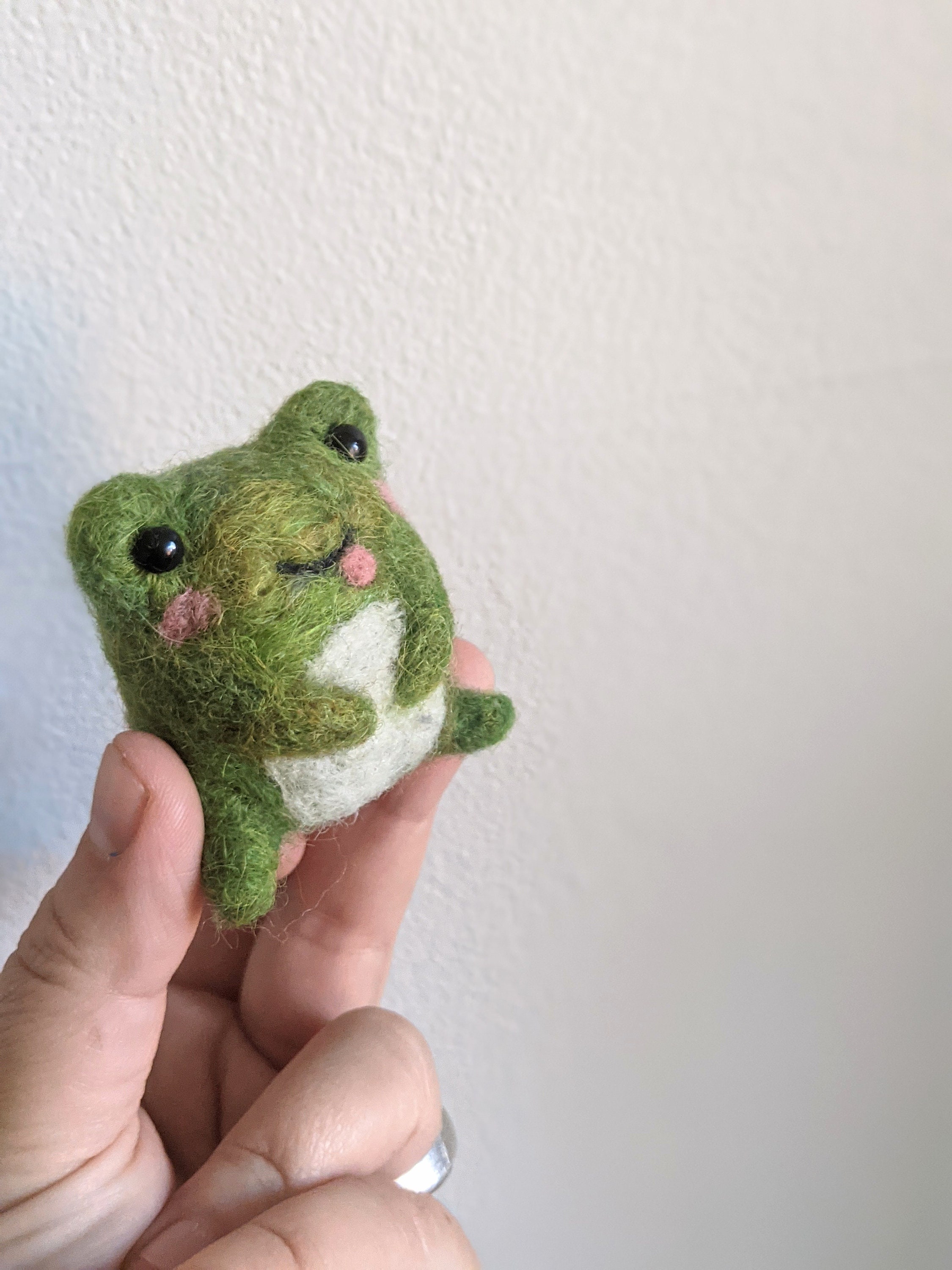 Fiber Arts Felting wool frog sculptures tiny felted frog green felt ...