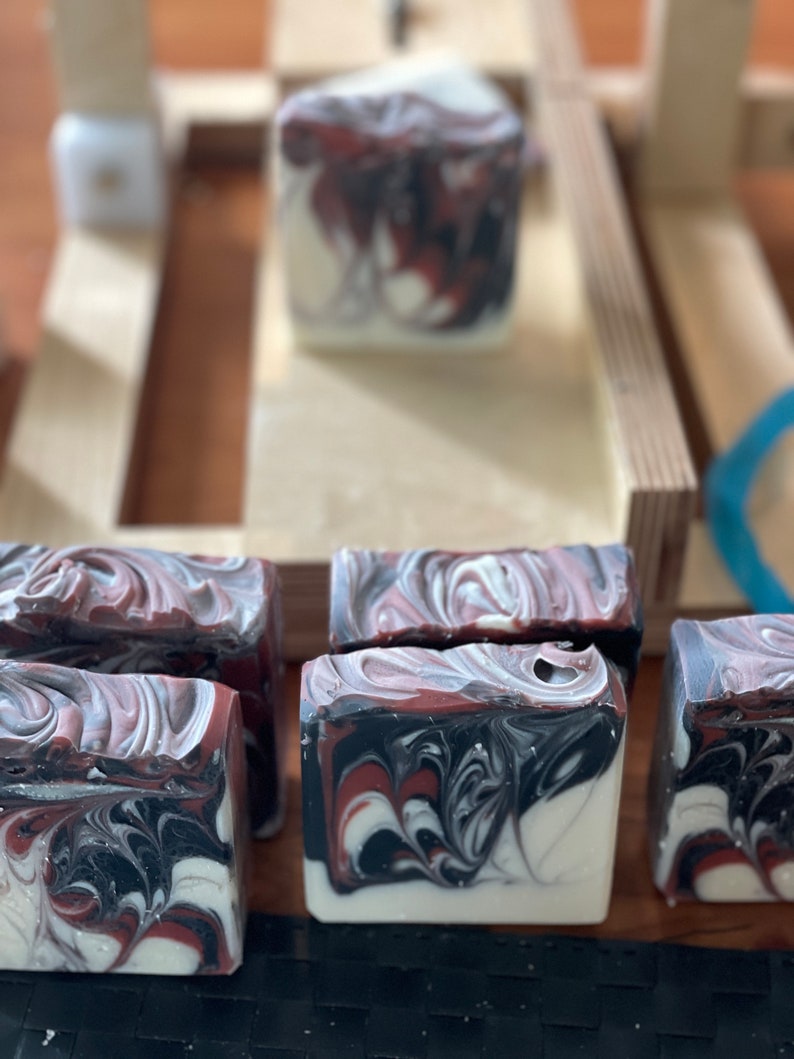 RAVEN Peppermint, Pachouli and Juniper Handcrafted Mango & Shea Butter ...