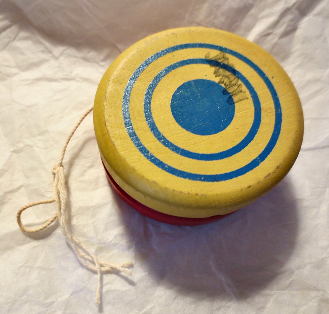 Dimestore Yoyo Vintage 1960's Wooden Yoyo Beloved Children's Toy Game ...