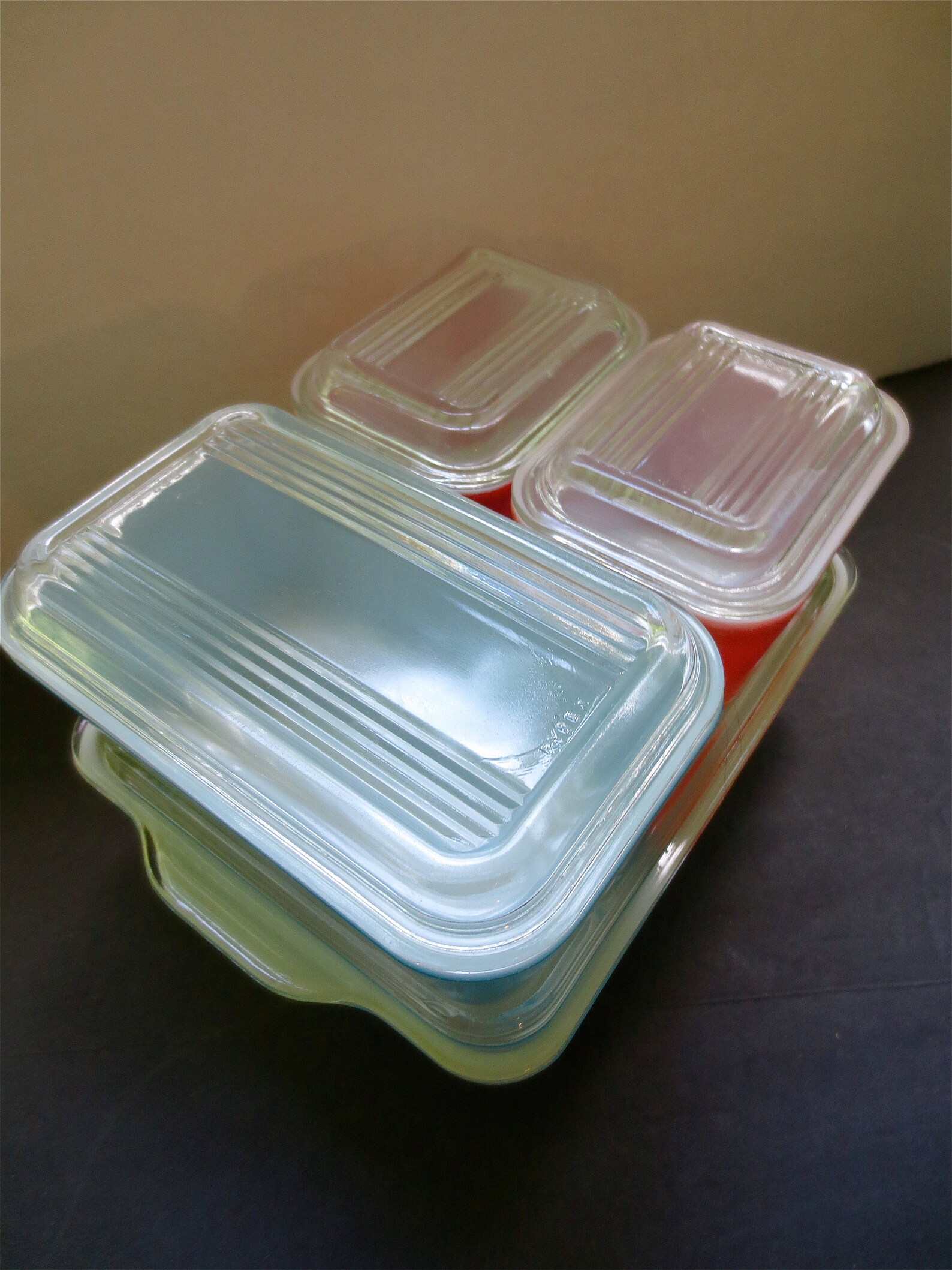 Pyrex Primary Colors Set of 4 - All Dishes Have Lids - Colorful Oven to ...
