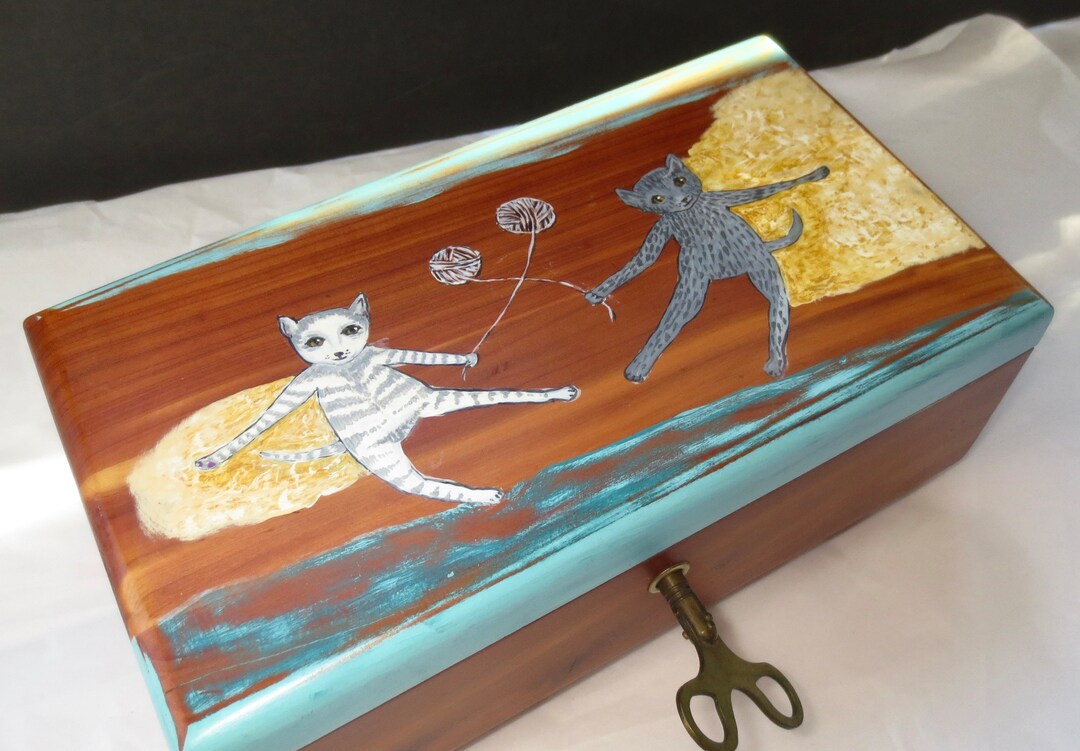 The Ever Artful Yarn Spinners Box - Vintage Cedar Storage Casket - No ...