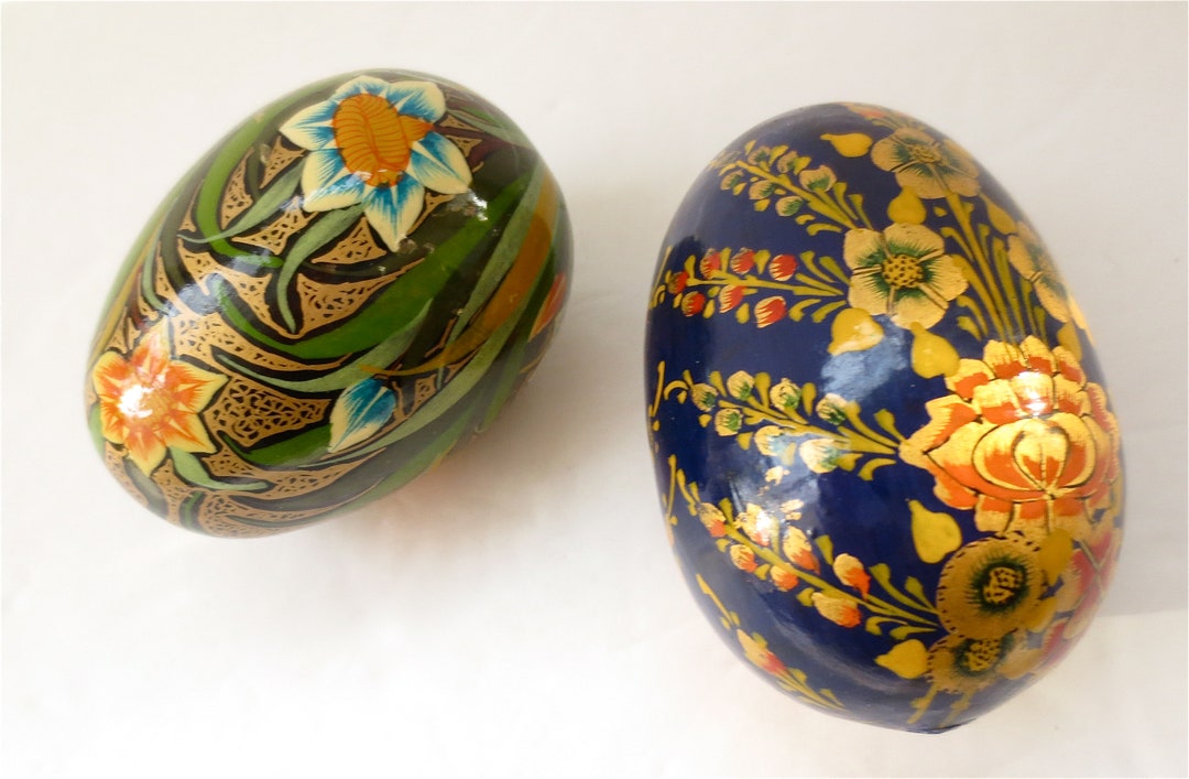 Pretty Painted Eggs Floral Designs on the Iconic Egg Shape Vintage 80s ...