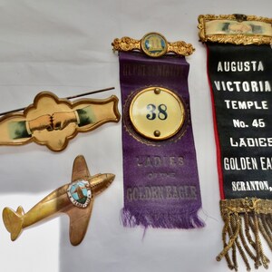 Rare Fist Bump Odd Fellows Pin Member Badge Society Membership Jewelry ...