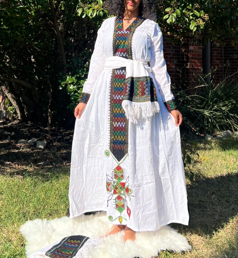 Lakomelza Tilfs • Ethiopian Wollo Amhara Raya Fabric White Dress ...