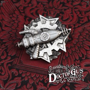 Raygun Badge - Steampunk Ray Gun Brooch - Fine Handcrafted Pewter ...