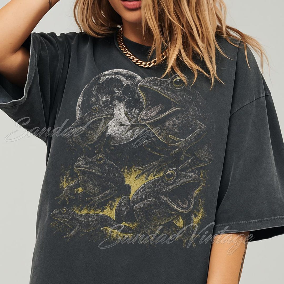 Frog Howling to Moon Comfort Colors Vintage Style Tshirt, Retro Funny ...