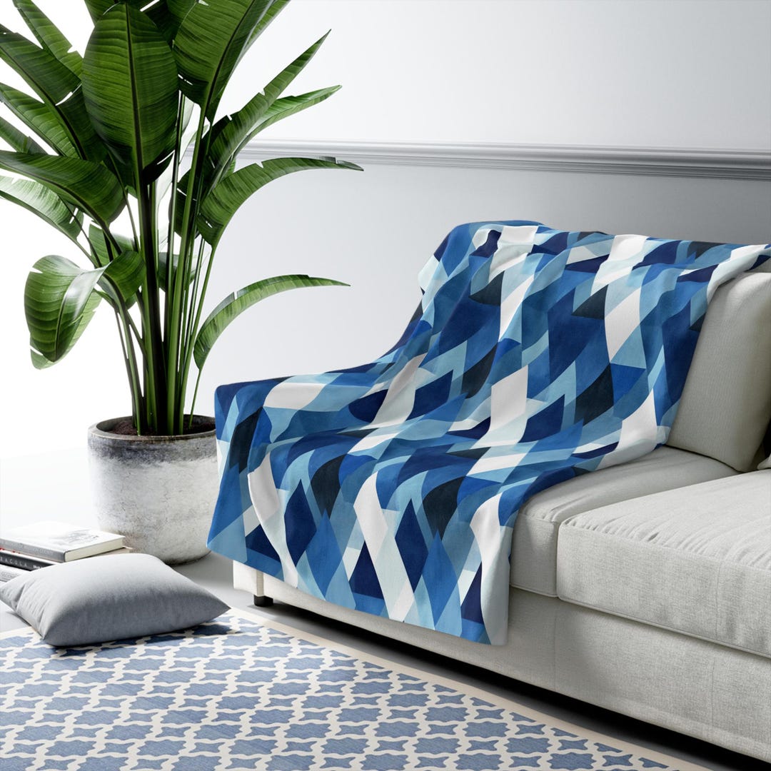 Blue Geometric Diamond Pattern Sherpa Blanket | Ultra Soft Sherpa ...