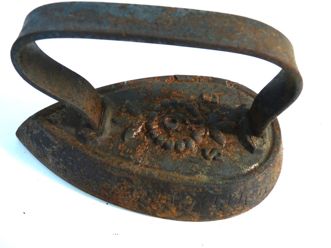 Antique 6 Pound SD Cast Iron Sad Clothes Iron Laundry Door Stop Home ...