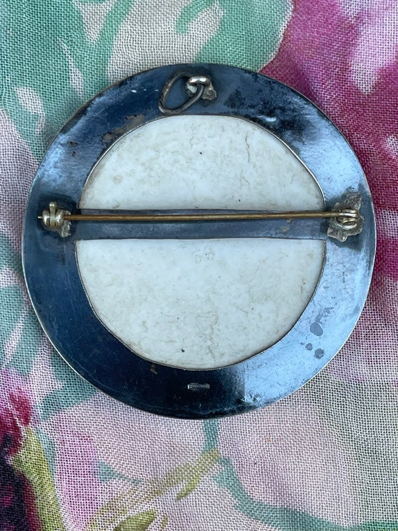 Hand painted man and lady broach. Sterling silver - Gem