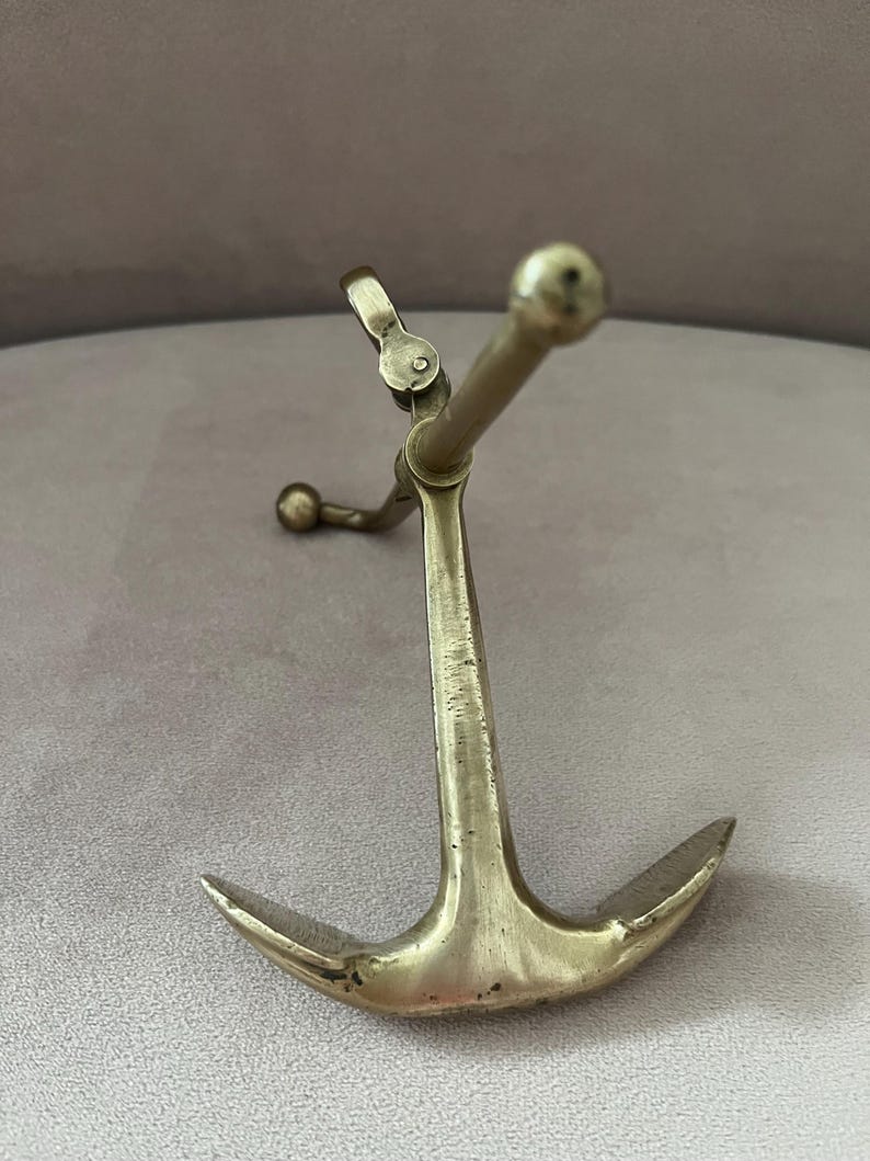 Decorazione nautica d'epoca in ottone. Vecchia ancora fermacarte in ...