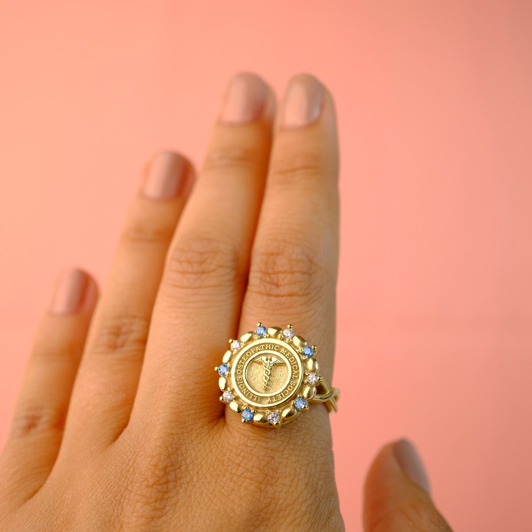 Celebrate Her Success With a Custom College Graduation Solid Gold Ring ...