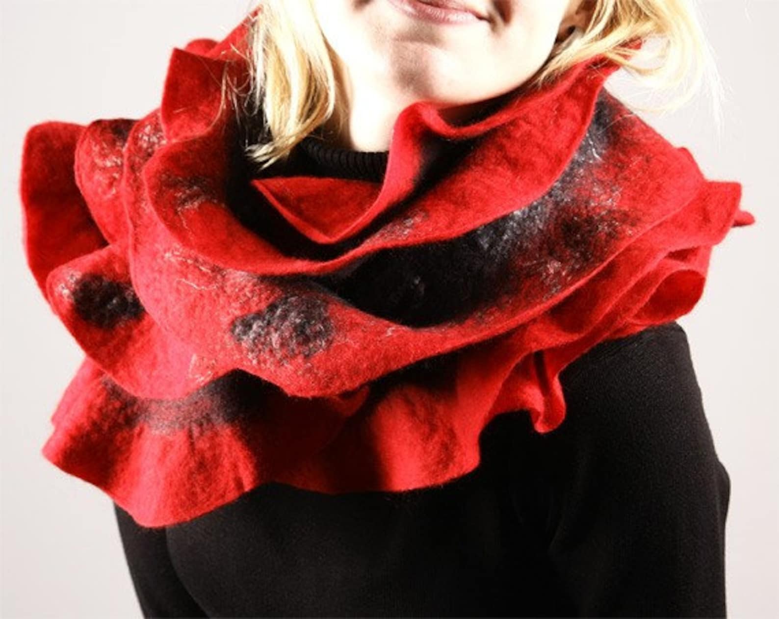 Hand Felted Ruffled Scarf Red and Black - Etsy