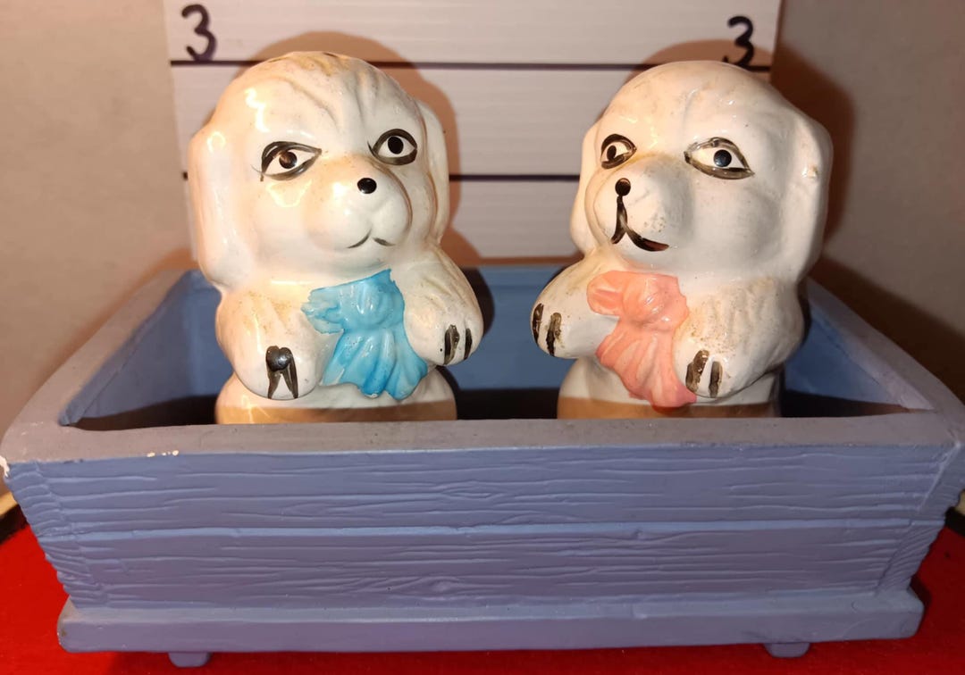 Dog Salt and Pepper Shakers With Dogs Salt & Pepper Shakers With ...