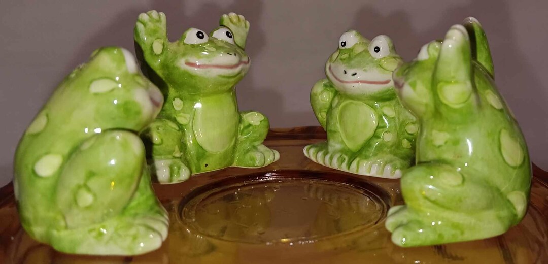 Frog Salt & Pepper Shakers With Frogs on Salt and Pepper Shakers - Toad ...