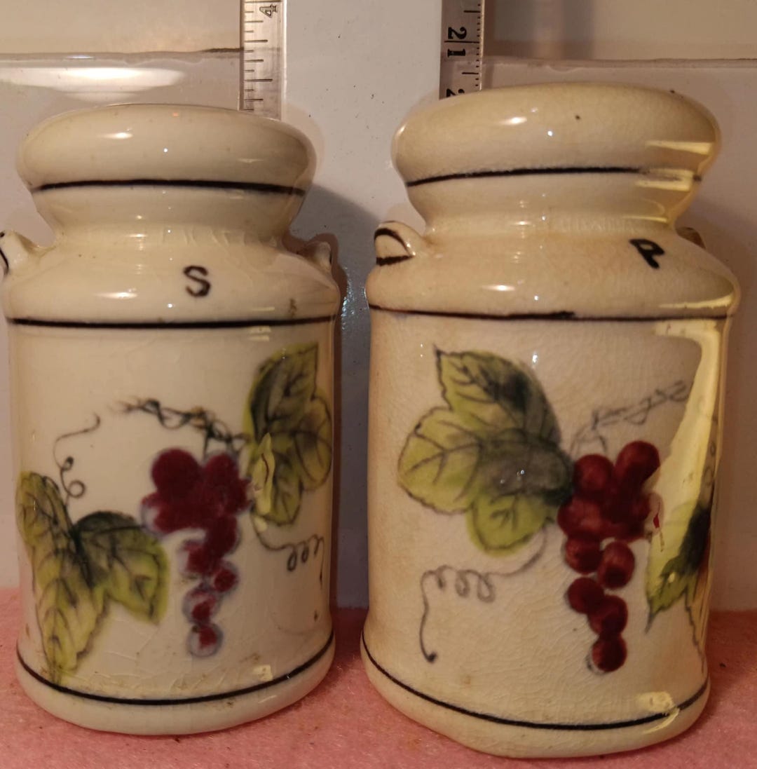 Grapes Salt and Pepper Shakers Grapes Salt & Pepper Shakers With Grapes ... Grapes Salt and Pepper Shakers Grapes Salt & Pepper Shakers With Grapes ...