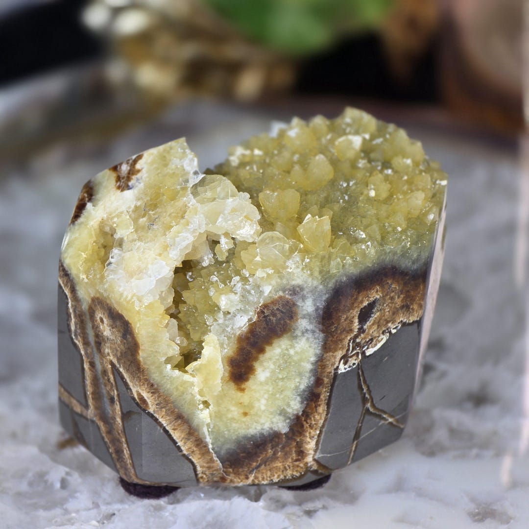 UV Reactive Utah Septarian Freeform With Sparkling Calcite - 2.2 Inches ...