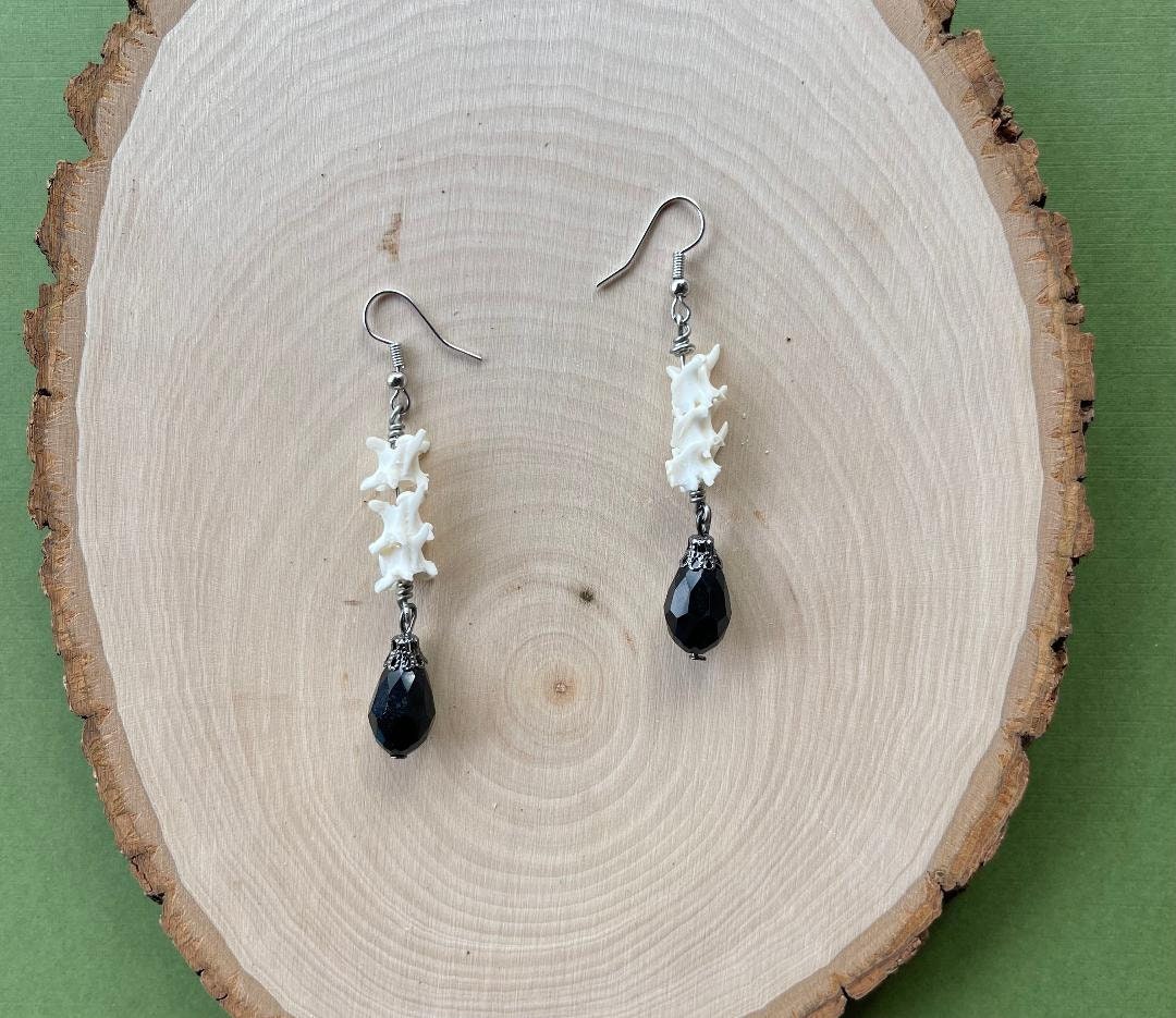 Rattlesnake Black Teardrop Earrings - Etsy