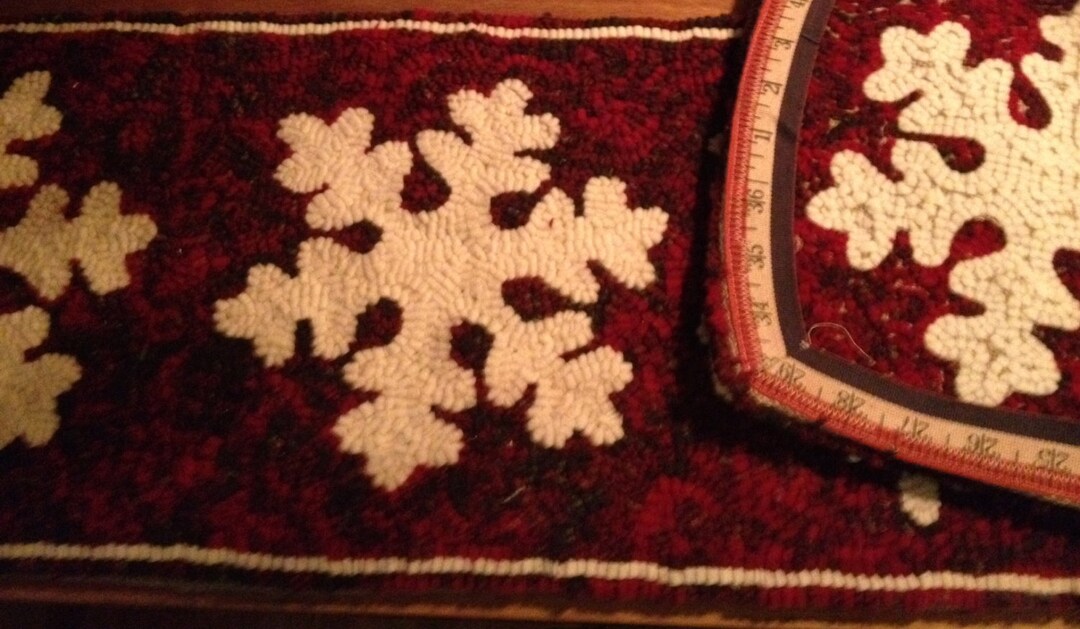 10 by 41 Inches Snowflake Table Runner Primitive Rug Hooking Pattern ...