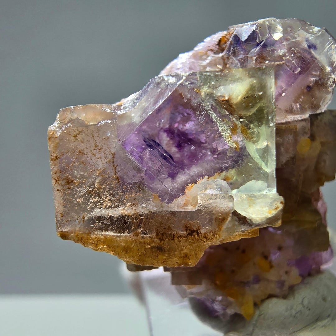 Rare cube de fluorite fantôme UV, spécimen de quartz Brandberg, Namibie ...