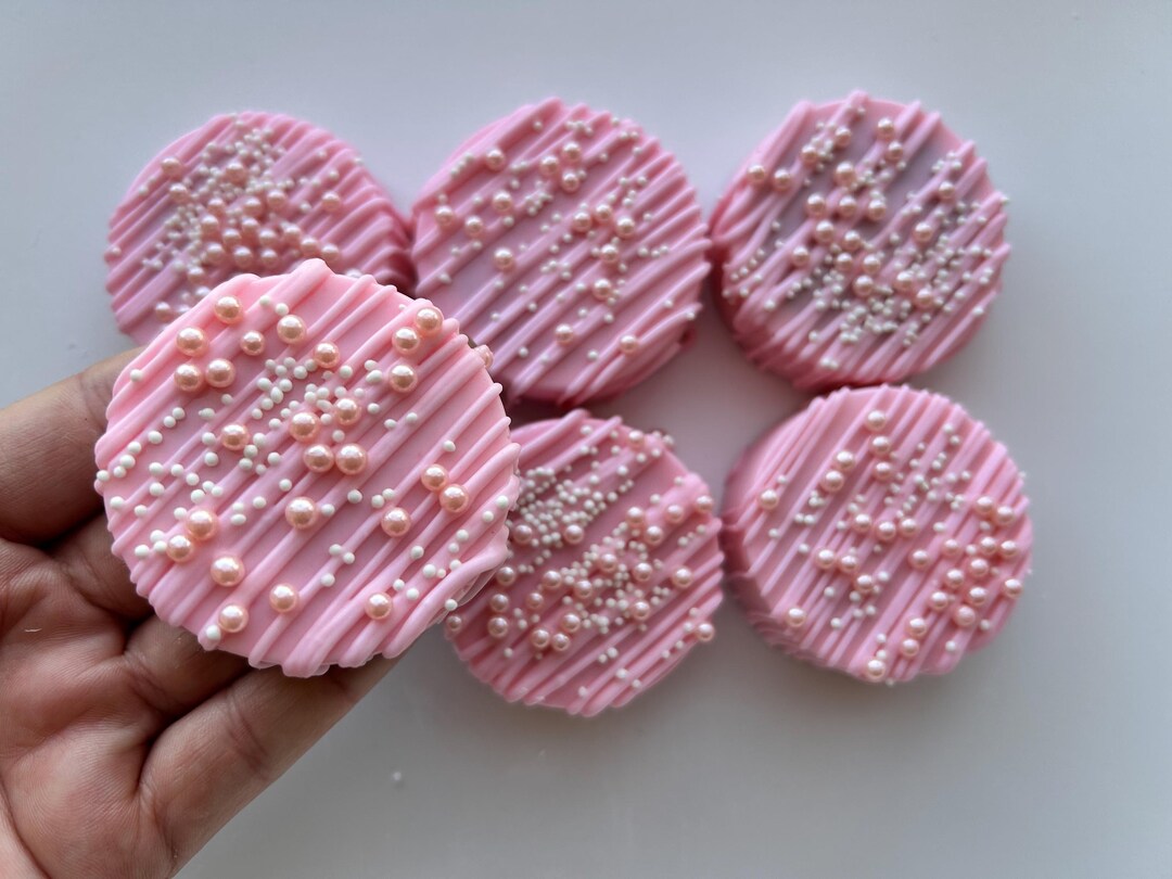 Light Pink Chocolate Oreos, Pink and White Chocolate Oreos, Dessert ...