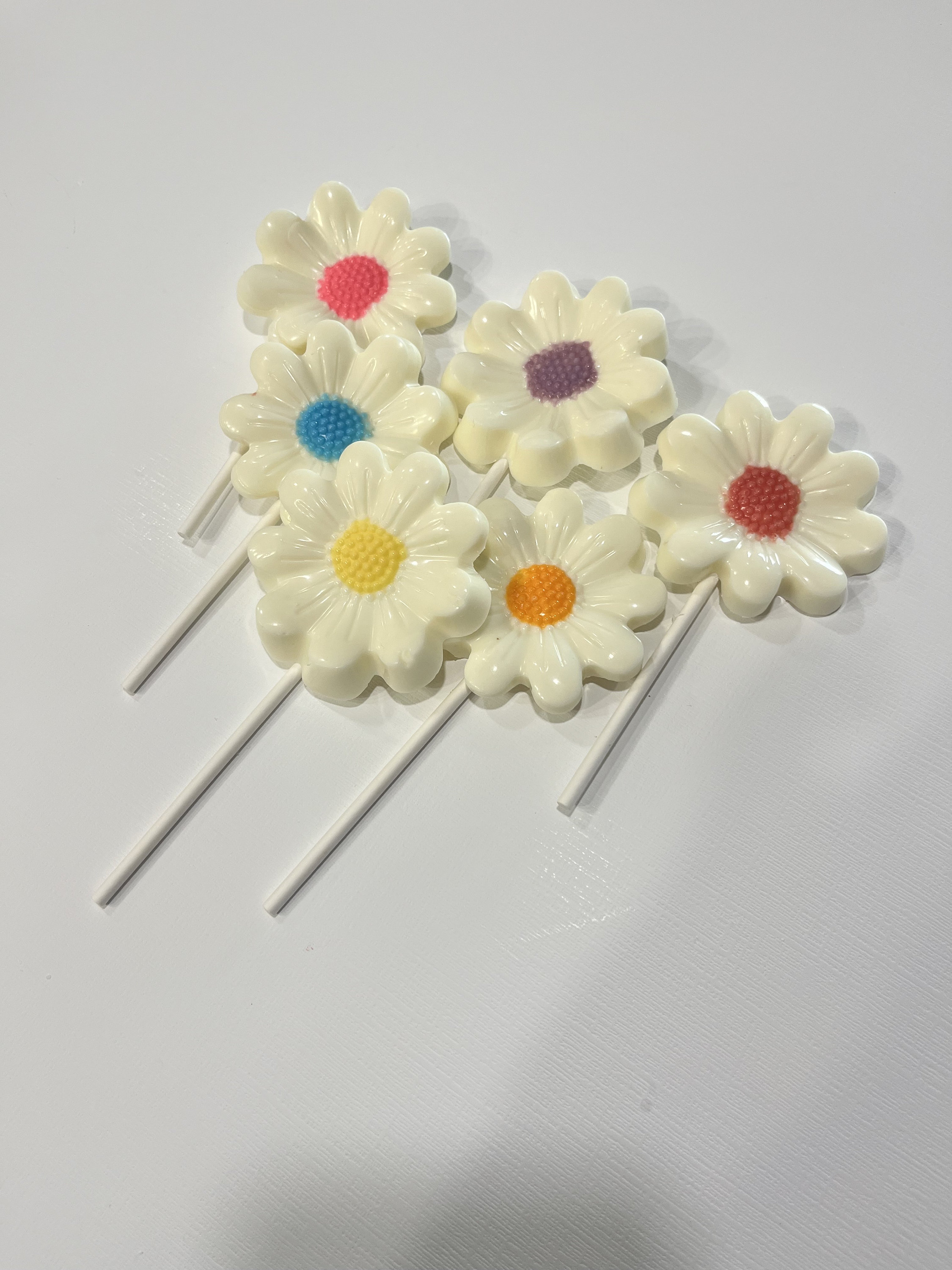 Rainbow Daisy Chocolate Lollipops, Flower Lollipop Chocolate Party ...