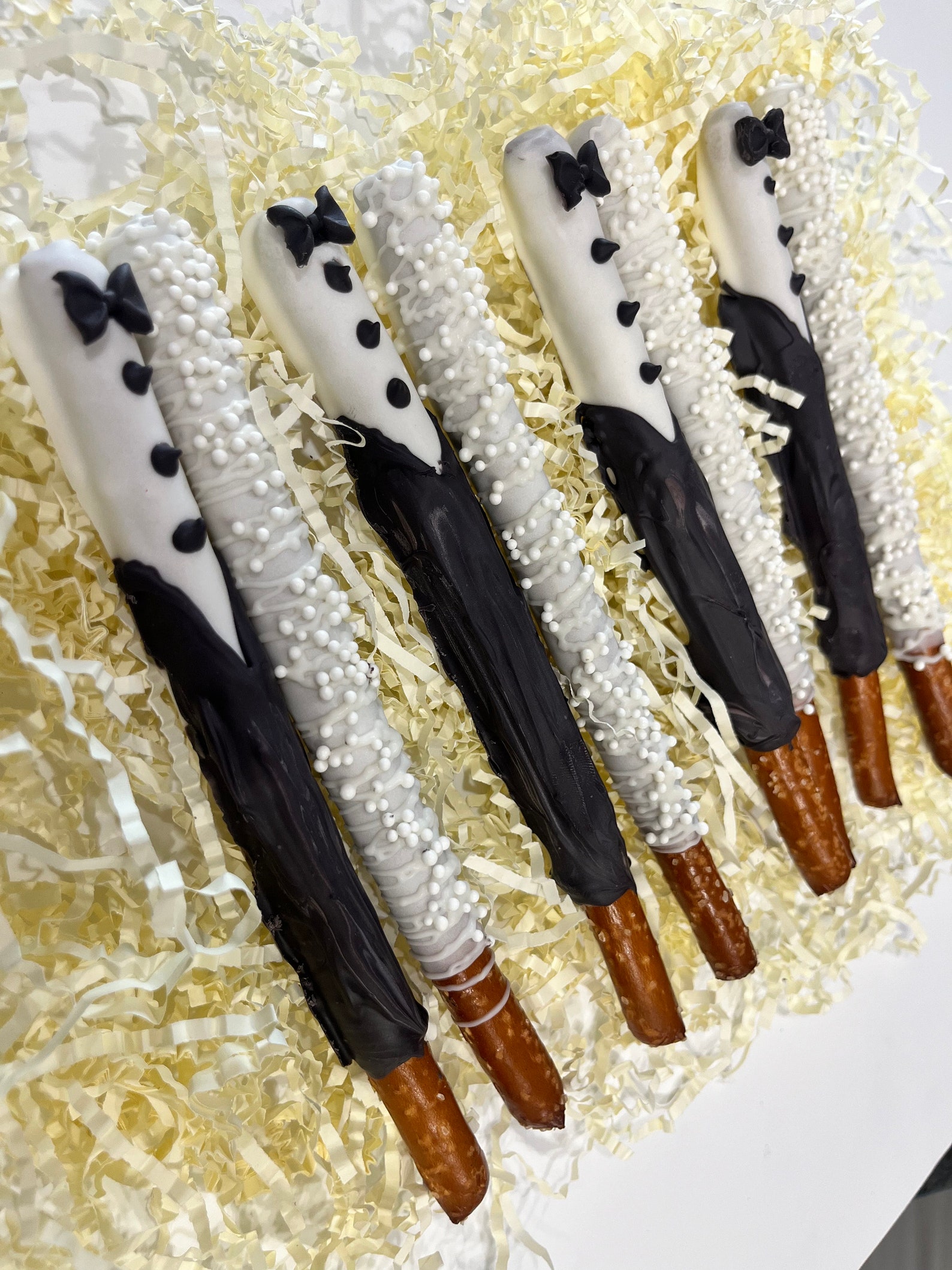 Bride and Groom Chocolate Dipped Pretzels Party Favors, Wedding Shower ...