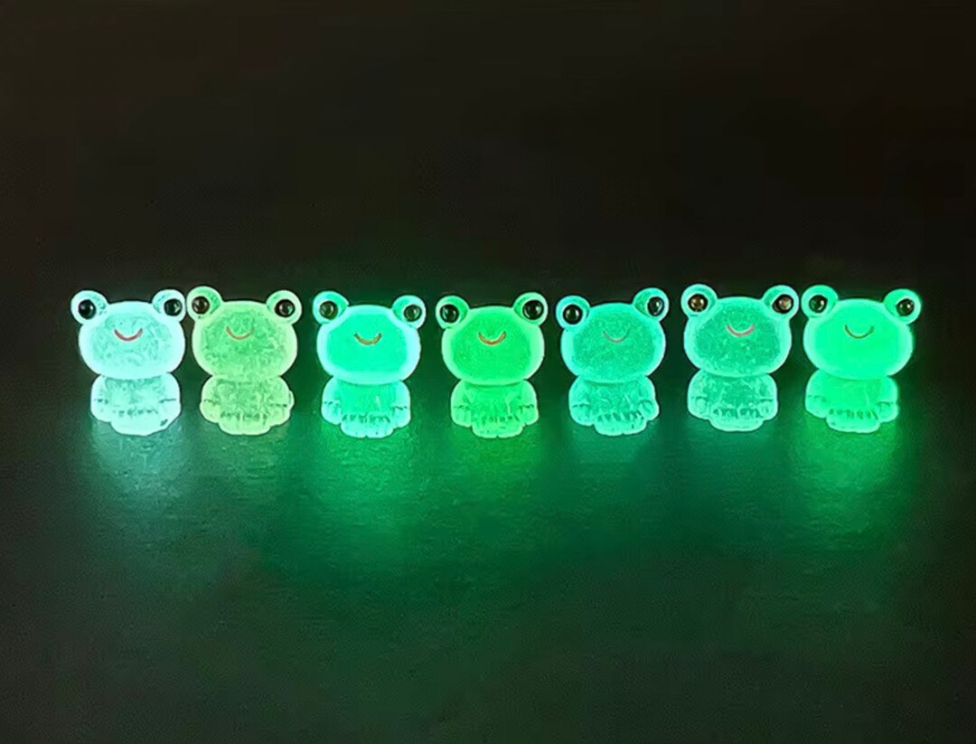 20 Pcs, Vibrant Miniature Frogs - Sun-charged, Glow-in-the-dark Fun ...