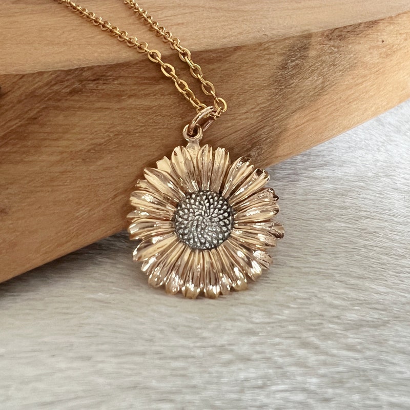 Daisy Pendant - Etsy