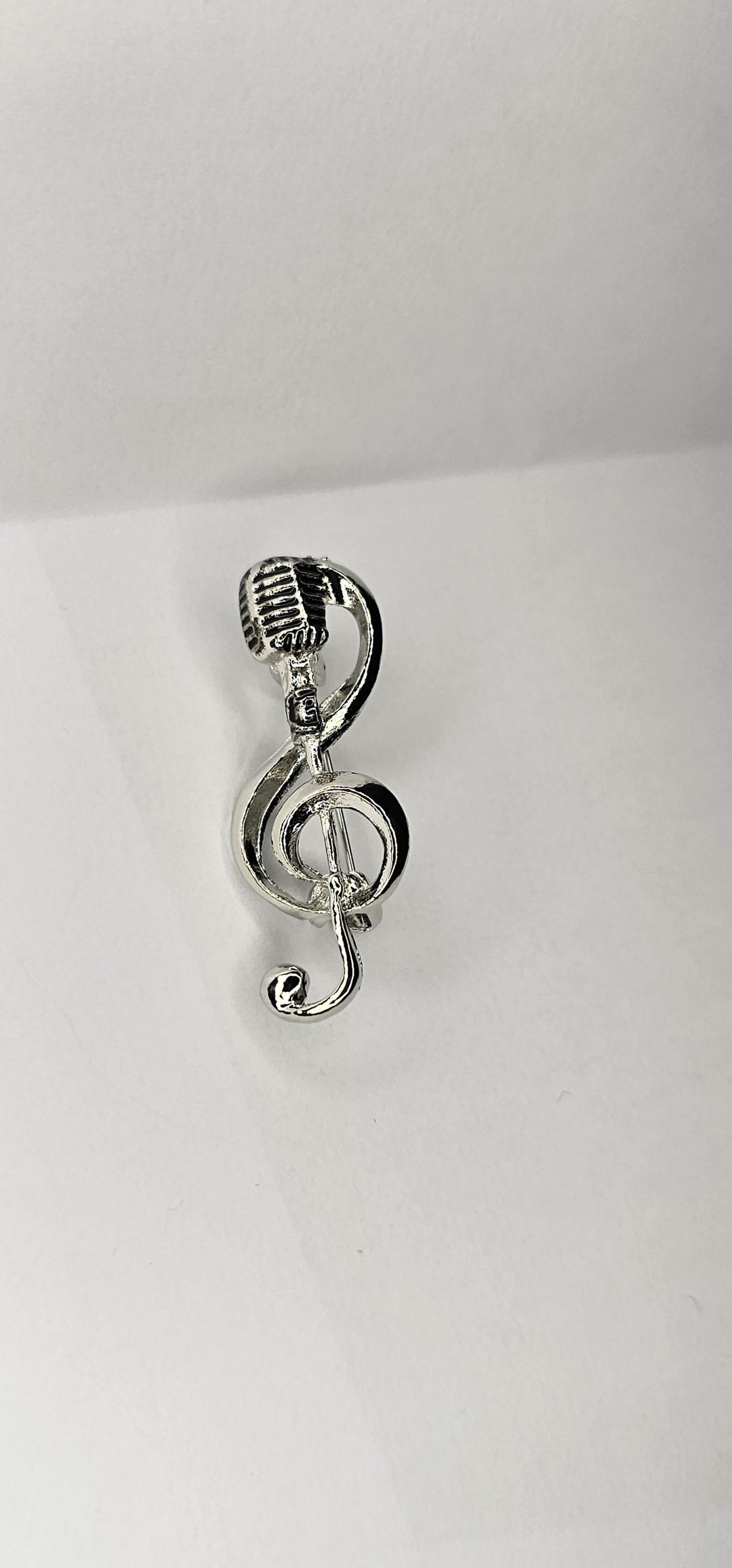 Elegant Vintage Microphone Enamel Pin – Chic Music Note Brooch for ...