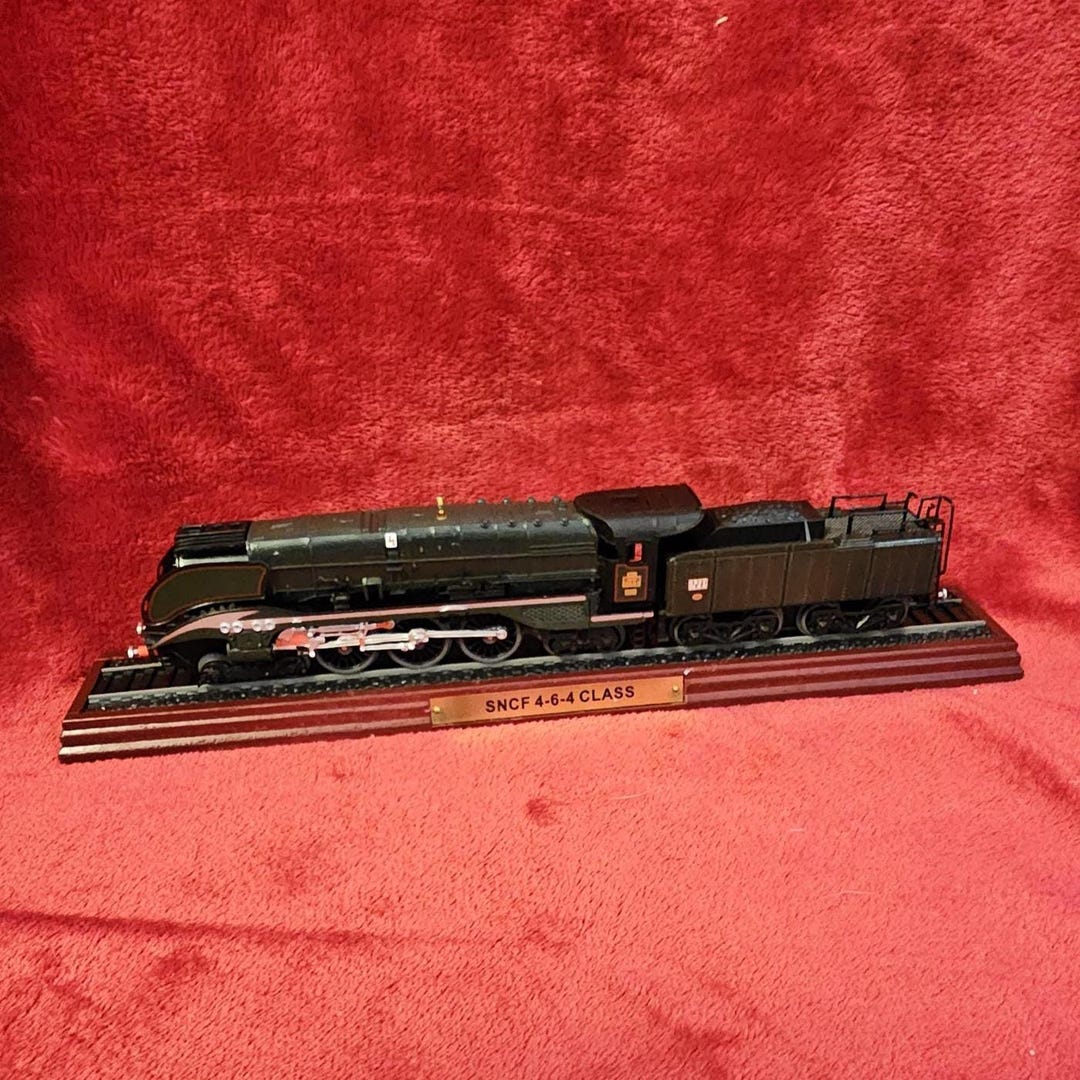 Collectable Model Locomotive – SNCF 4-6-4 Class Steam Engine – 31 Cm ...